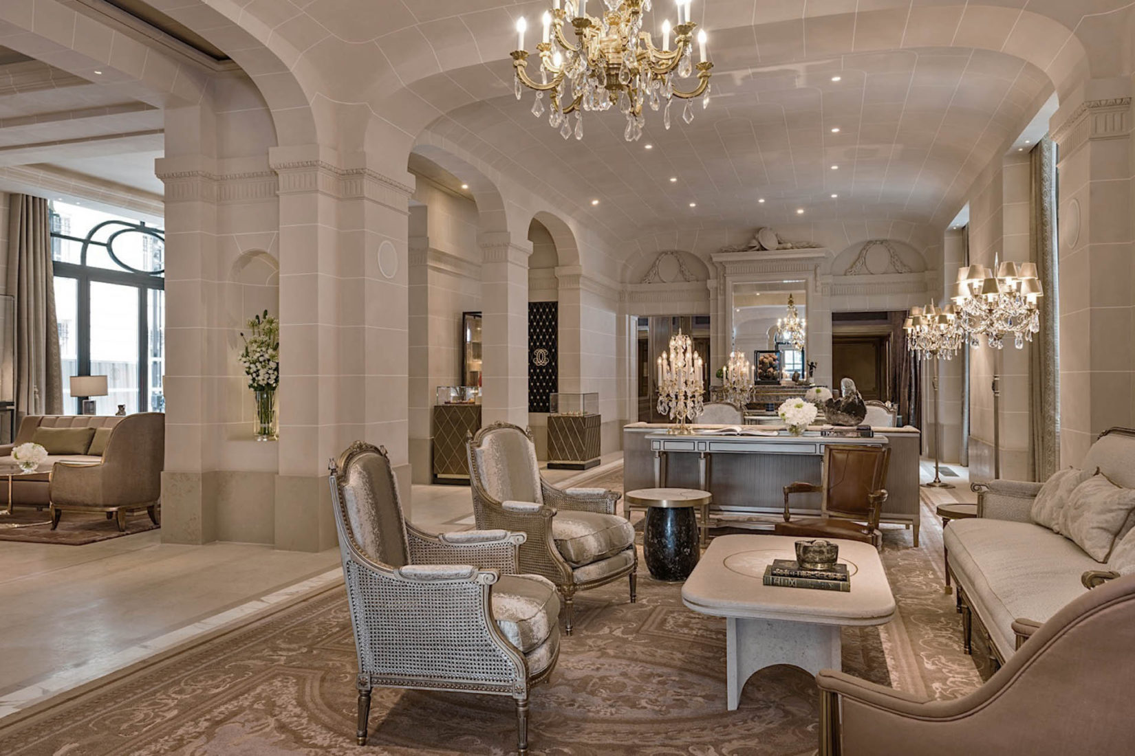 19 Best Luxury Hotels In Paris (2021 Guide)